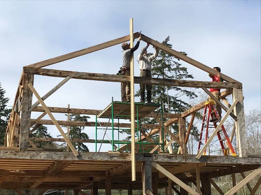 Raising first pair of rafters on historic timber frame | A Blog about ...